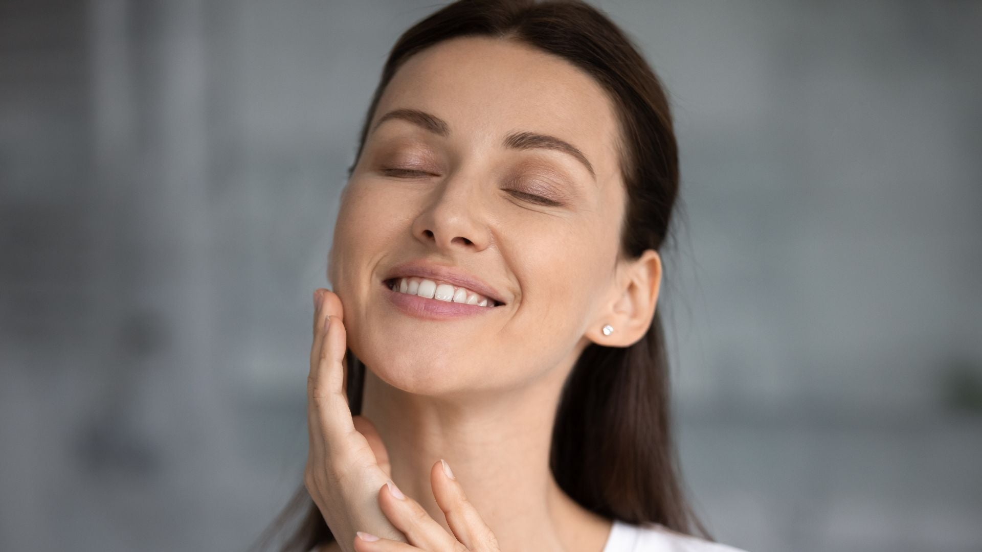 5 Monsoon Skincare Tips To Keep Your Skin Healthy This Rainy Season