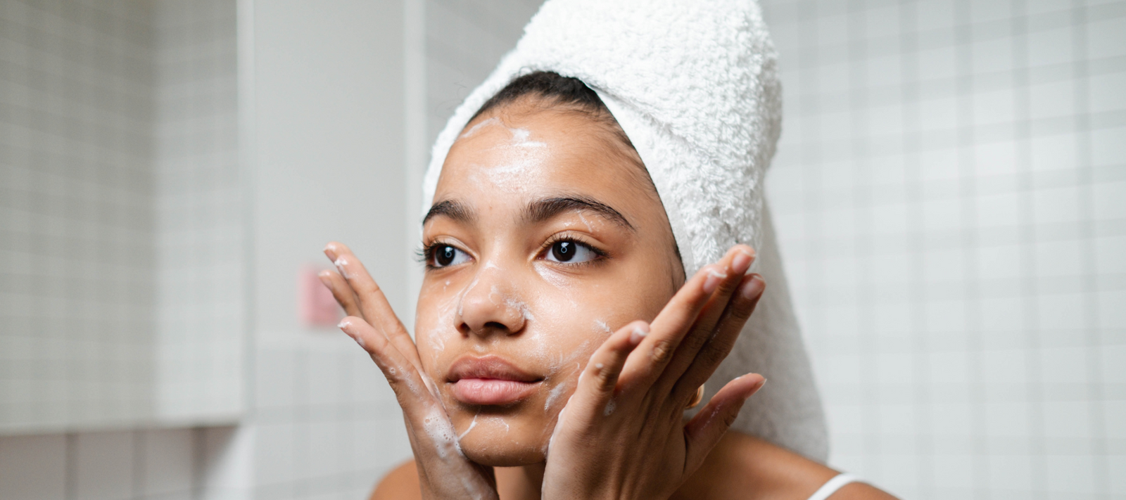 Choosing the Right Face Wash for Oily Skin and Pimples | The Pink Foundry